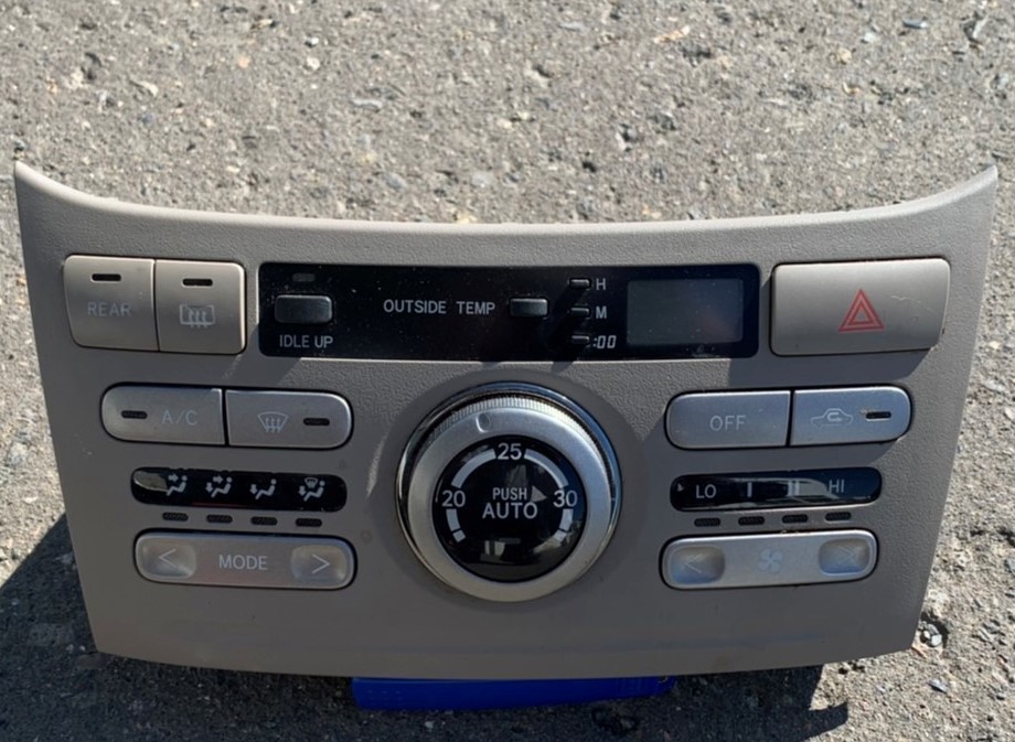 【やや傷や汚れあり】ノア 後期azr60azr65 エアコンスイッチパネルヒーターパネル 88650 28a41 55902 28400 E0