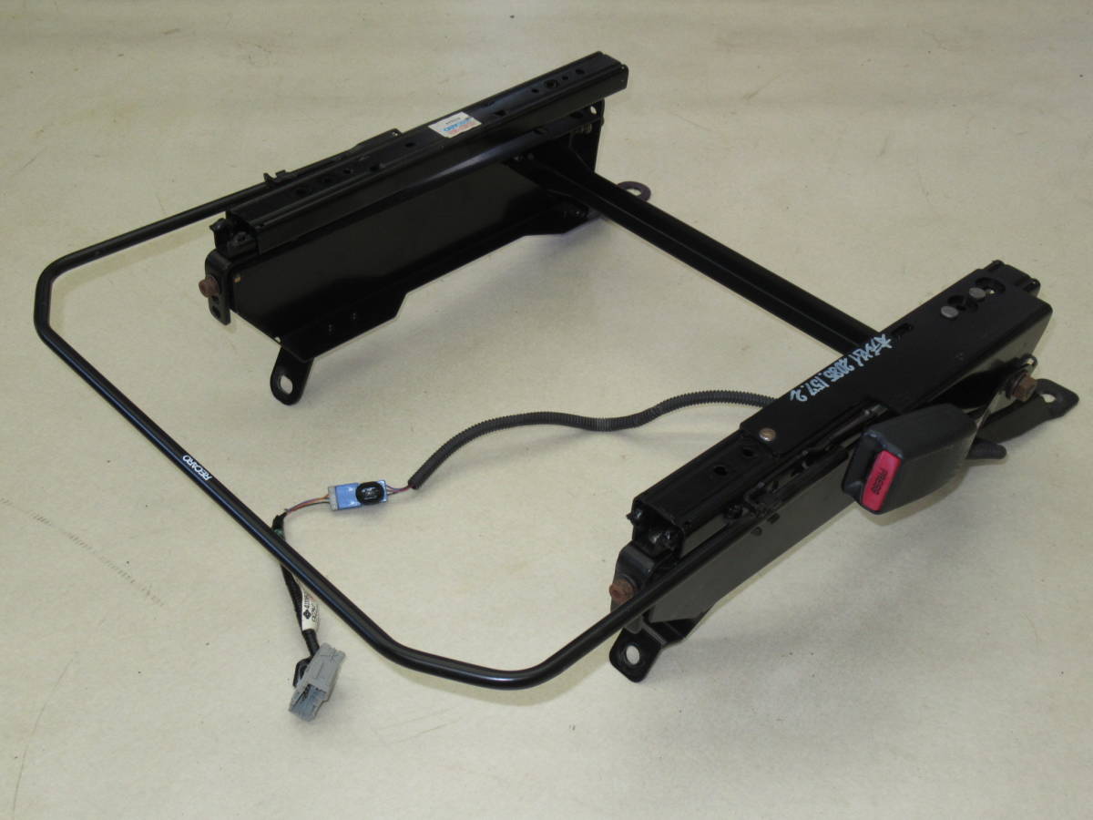 【やや傷や汚れあり】ホンダRB1、2オデッセイアブソルート前期用RECARO(レカロ)底止めタイプシートレール右側(運転席側)のみ中古品 2085.157.2 SRⅢにて使用！の落札情報詳細 ...