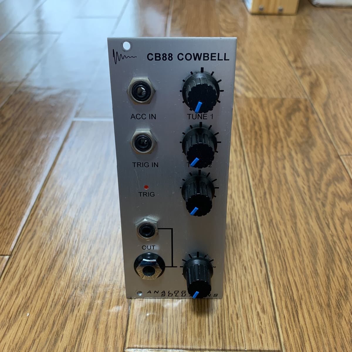 【傷や汚れあり】モジュラーシンセ analogue solutions cb88 cowbell リワイヤリング コンデンサ入替 動作品 ...