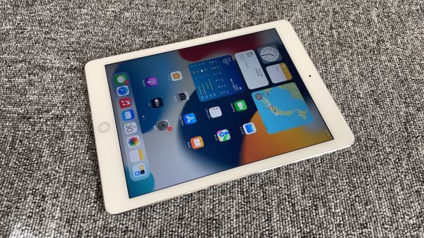 【やや傷や汚れあり】iPad Air2 Wi-Fiモデル シルバー Apple iPadAir2 【5665】の落札情報詳細 - ヤフオク落札価格情報 オークフリー