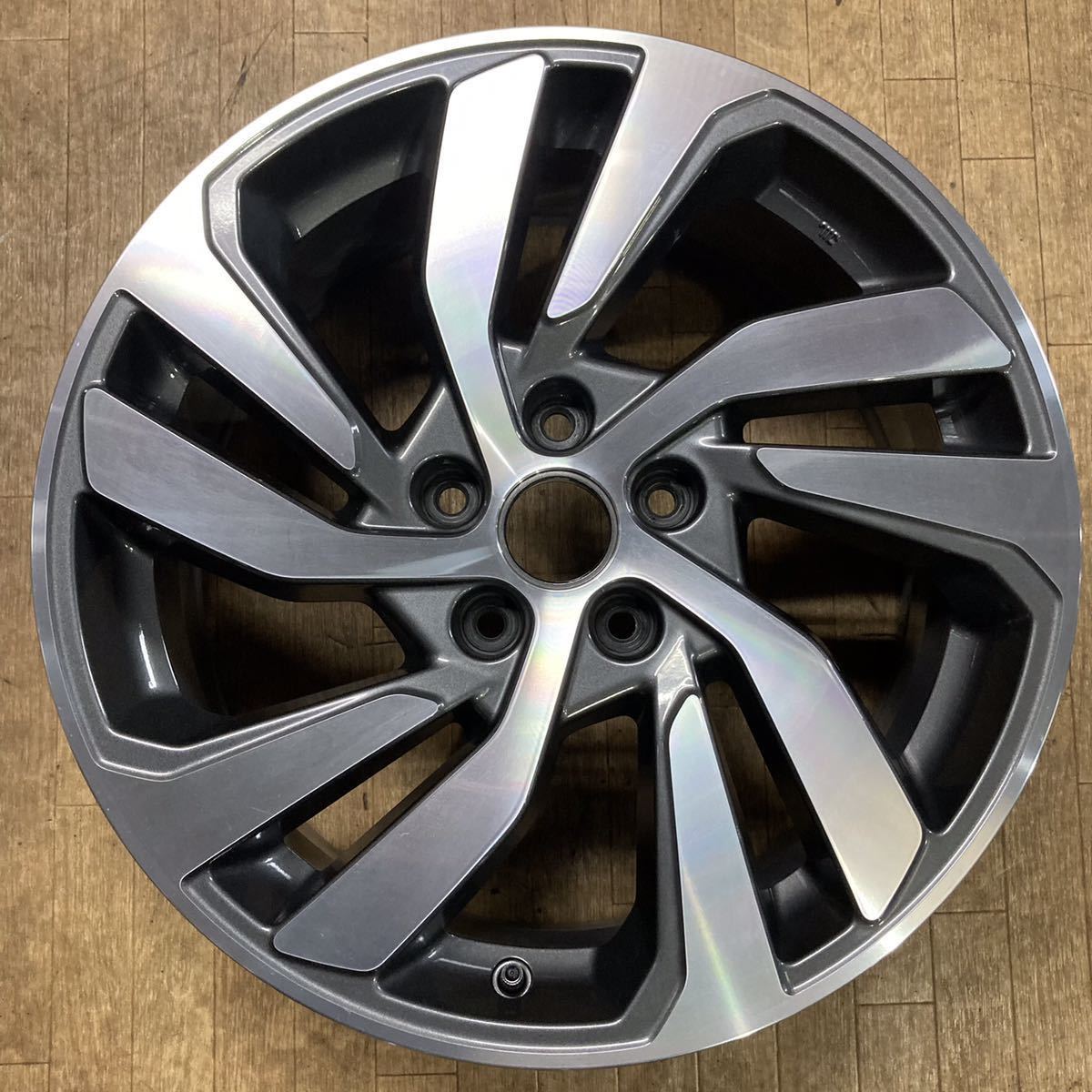 【やや傷や汚れあり】C873 SUBARU純正 レヴォーグ 7.5J 18インチ 5H 114.3 +55 1本 REVORG 中古アルミホイール の落札情報詳細| ヤフオク落札価格情報 オークフリー