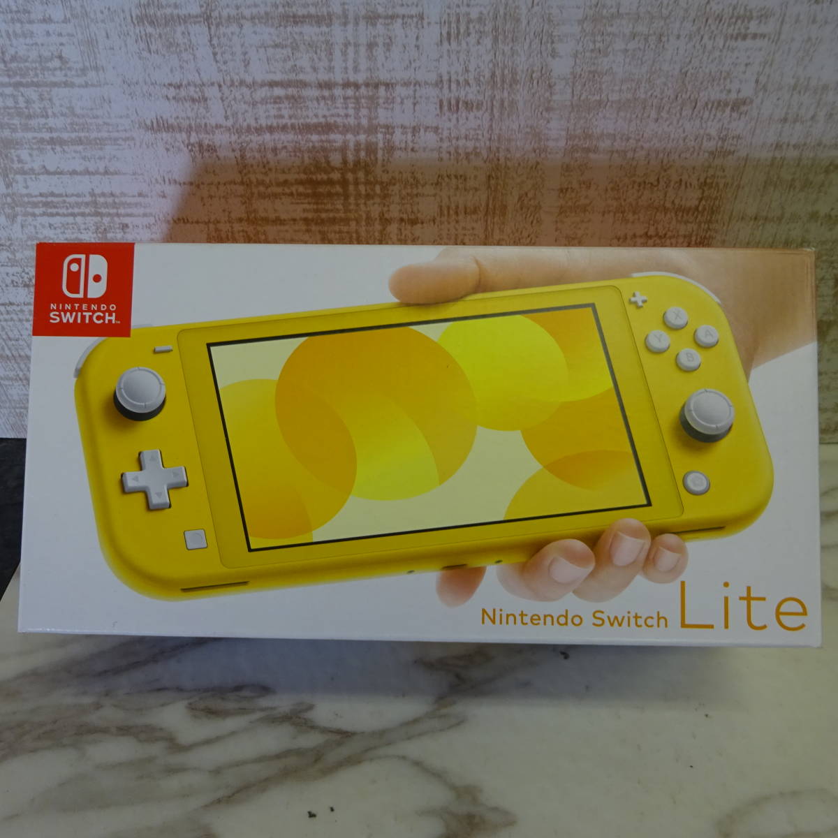 【未使用に近い】新品同様 Nintendo Switch Lite イエロー HDH-S-YAZAA ニンテンドースイッチライトの落札情報詳細 - ヤフオク落札価格情報 オークフリー