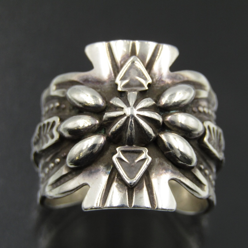 【目立った傷や汚れなし】良品 Darrell Cadman ナバホ族 リング スタンプ ダレルキャドマン ナバホ アロー アポロ 19号 80002864の落札情報詳細 - ヤフオク落札価格 ...