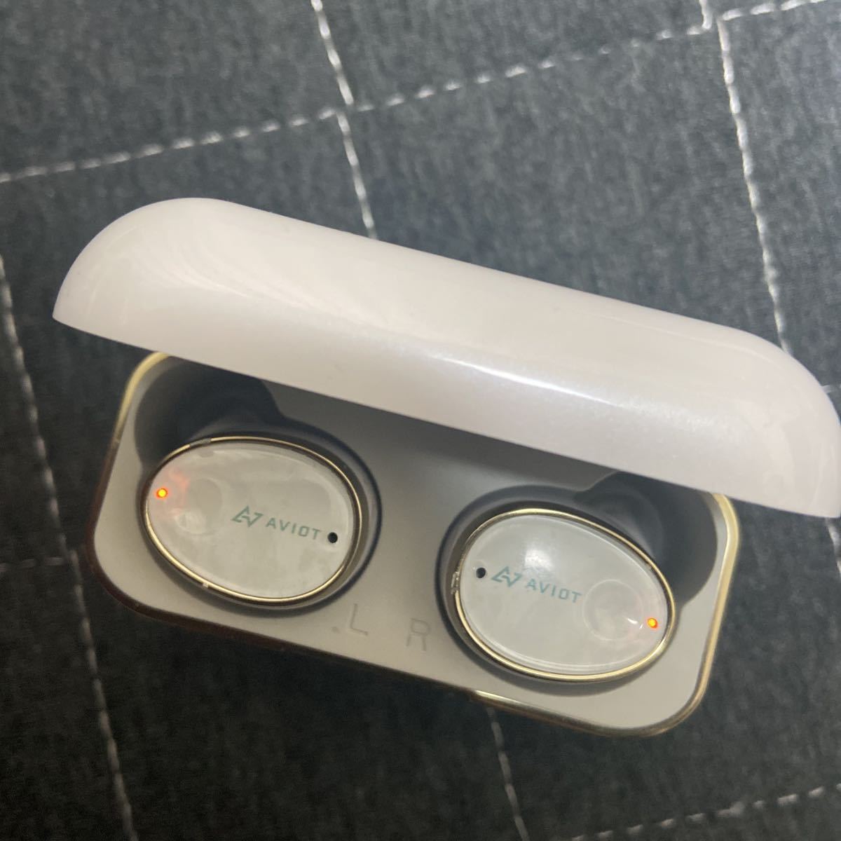 【目立った傷や汚れなし】美品 aviot トゥルー ワイヤレスイヤホン TE-BD11t polar white ホワイト Bluetooth ...