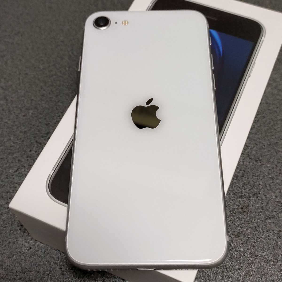 【未使用】 新品未使用品【Apple iPhone SE 第2世代 アップル 4.7インチ Retina HD ディスプレイ A13 ...