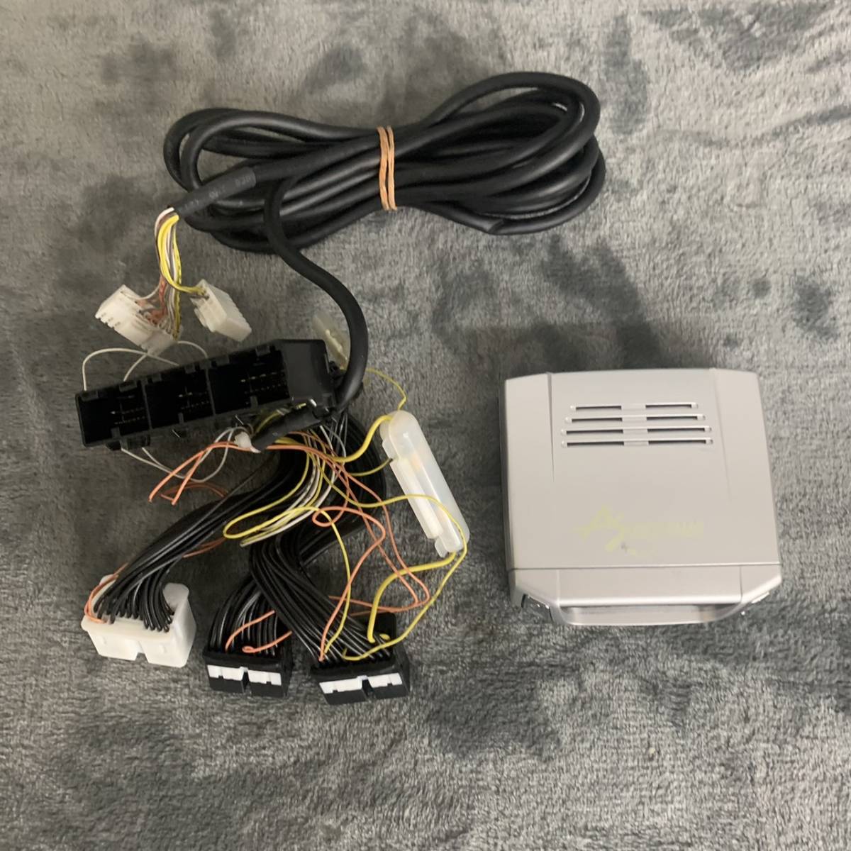 【目立った傷や汚れなし】クラウンマジェスタ Dba Uzs186 18系 クラウン エアサスコントローラー データシステム R Spec