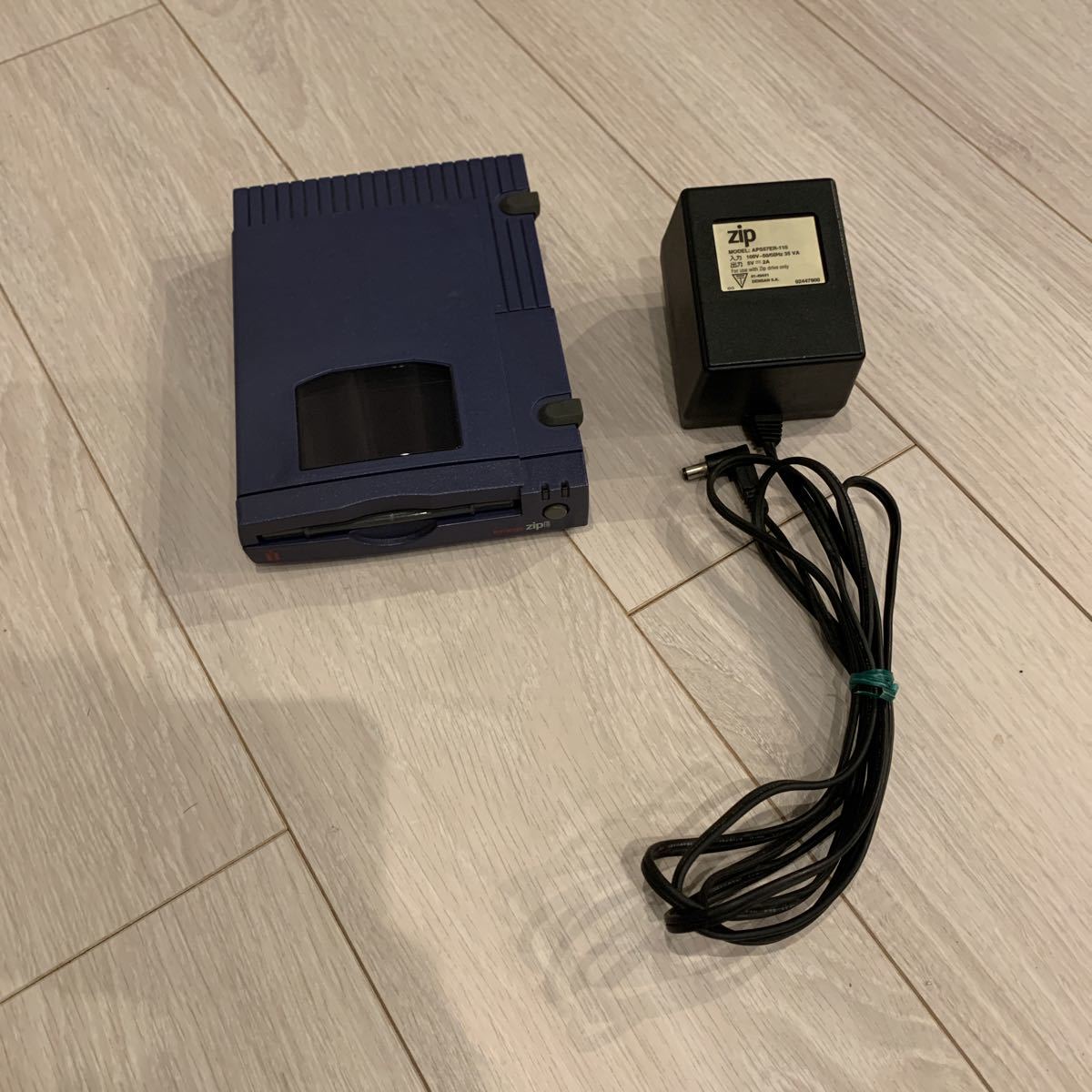 ♪ 中古 USB接続ZIPドライブ／ iomega アイオメガ／ZIPディスク 100MB対応／ZIPディスク付き ♪の落札情報詳細 ...