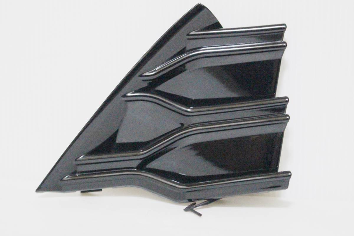 【目立った傷や汚れなし】[美品/送料185円～] 60 ハリアー ZSU60/ZSU65/AVU65 純正 右 フロント バンパー グリル ...