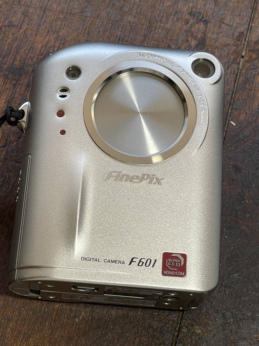 【やや傷や汚れあり】コレクター必見 FUJIFILM FinePix DIGITALCAMERA F601 6.6× HONEYCOM ...