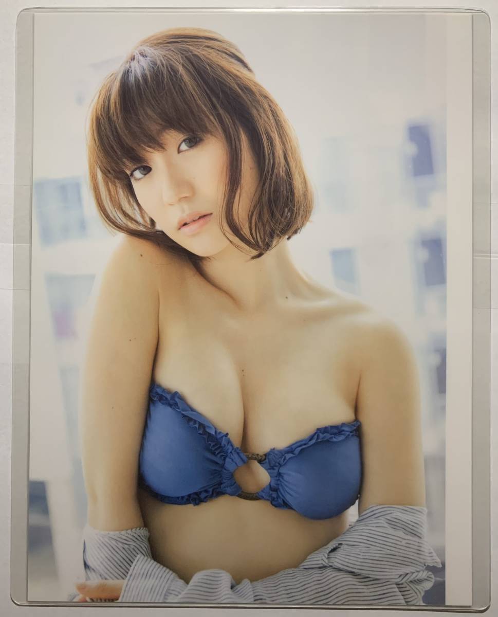 【目立った傷や汚れなし】【厚手ラミネート加工】大島優子 水着 A4変サイズ 雑誌切り抜き 5ページ Friday2011年11月25日号