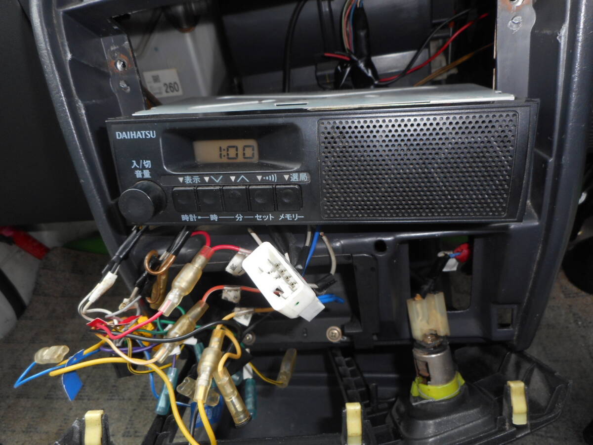 【傷や汚れあり】ダイハツ純正 AMラジオ スピーカー内臓 1DN サイズ 送料無料！の落札情報詳細 - ヤフオク落札価格検索 オークフリー