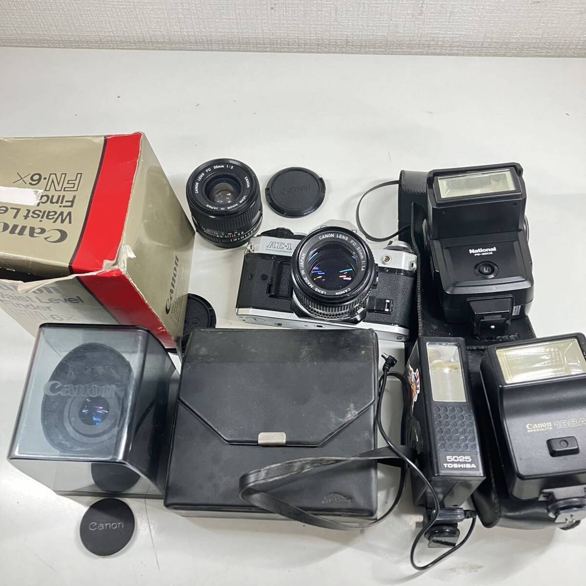 【目立った傷や汚れなし】1円〜 4t Canon キャノン フィルムカメラ Ae 1 Program 1701914 交換レンズ ストロボ