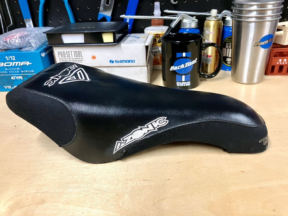 【やや傷や汚れあり】中古 AZONIC DHサドル MTB ダウンヒル サドル 全長約32cm 重量実測573.5g SETLAZ MADE ...