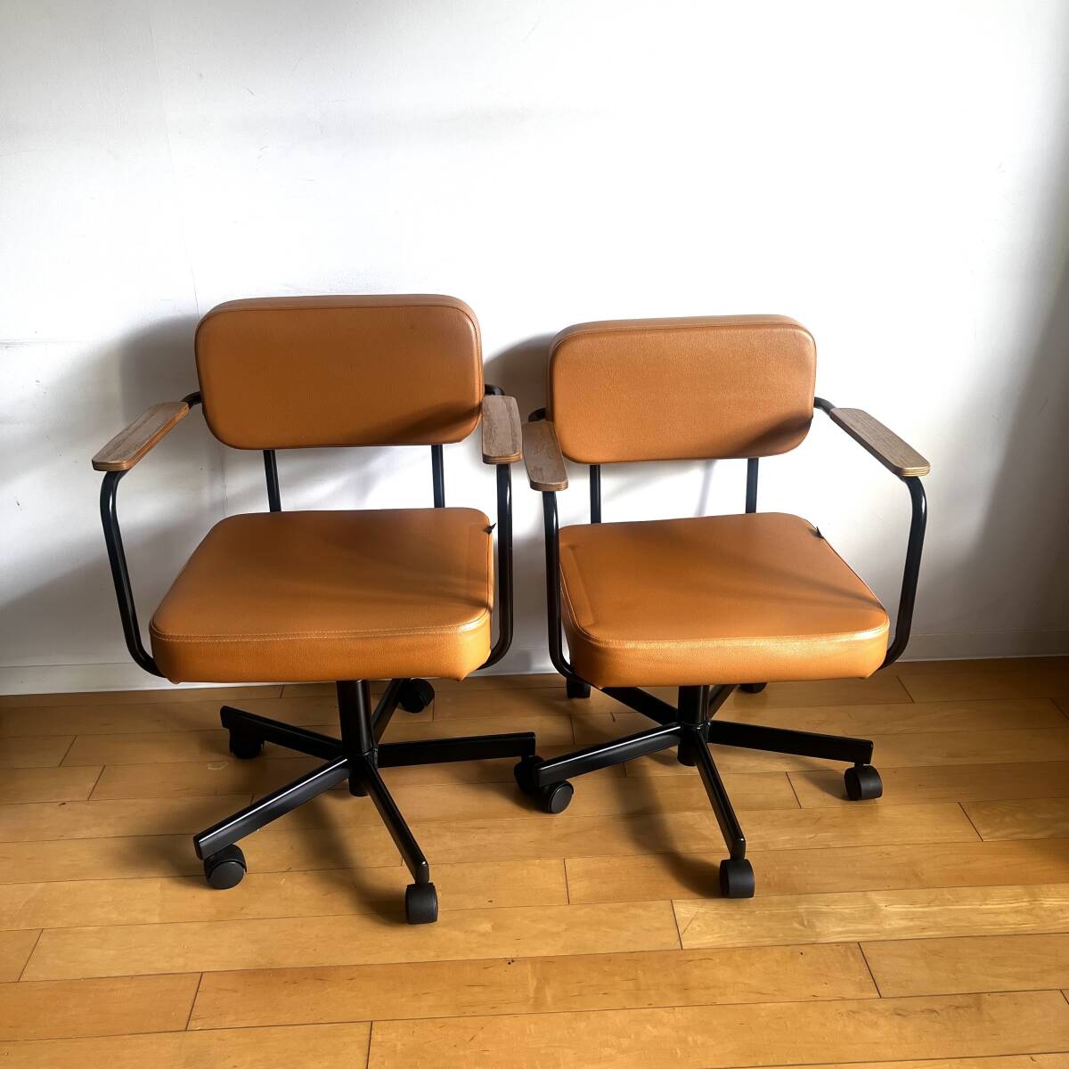 【傷や汚れあり】①★100円スタート★ メティオ ワークチェア 肘付き オフィスチェア 事務椅子 ミーティングチェア おしゃれ HBDK ...