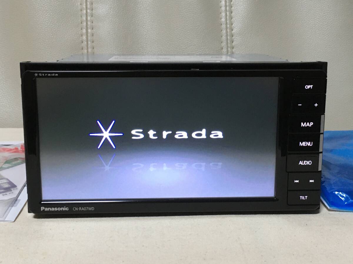 【目立った傷や汚れなし】Strada CN-RA07WD 送料無料 2021年度版 Bluetooth ハンズフリー フルセグ DVD再生 CD SD 7V 200mmワイド 2DIN ...