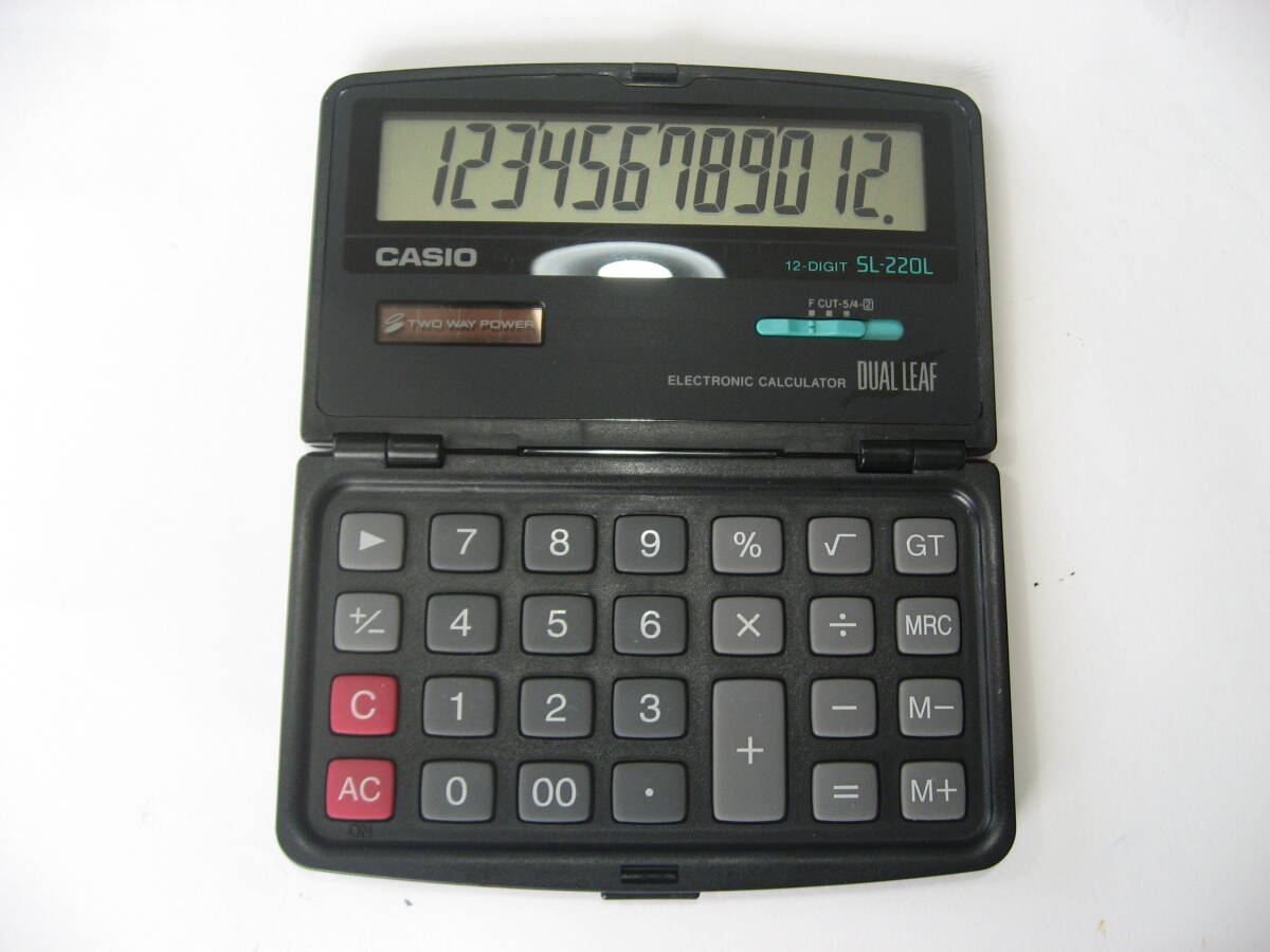 【目立った傷や汚れなし】【即決・中古品】大変コンパクトで、大きな画面で見やすい CASIO カシオ 電卓 ソーラー 12桁 SL-220L ...