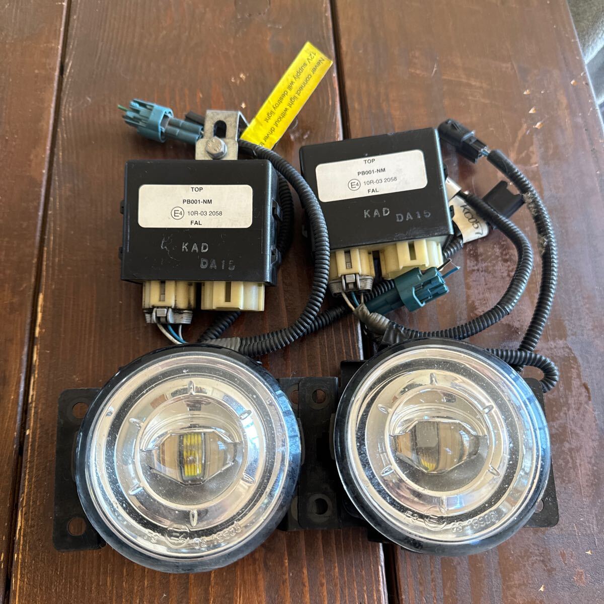 【やや傷や汚れあり】日産純正OP LED フォグランプ HGY51/C26 セレナ/ V36 スカイライン/ Y51 フーガ/ E52 エルグランド/ NV200/ F15/ T31/ Z51 ...