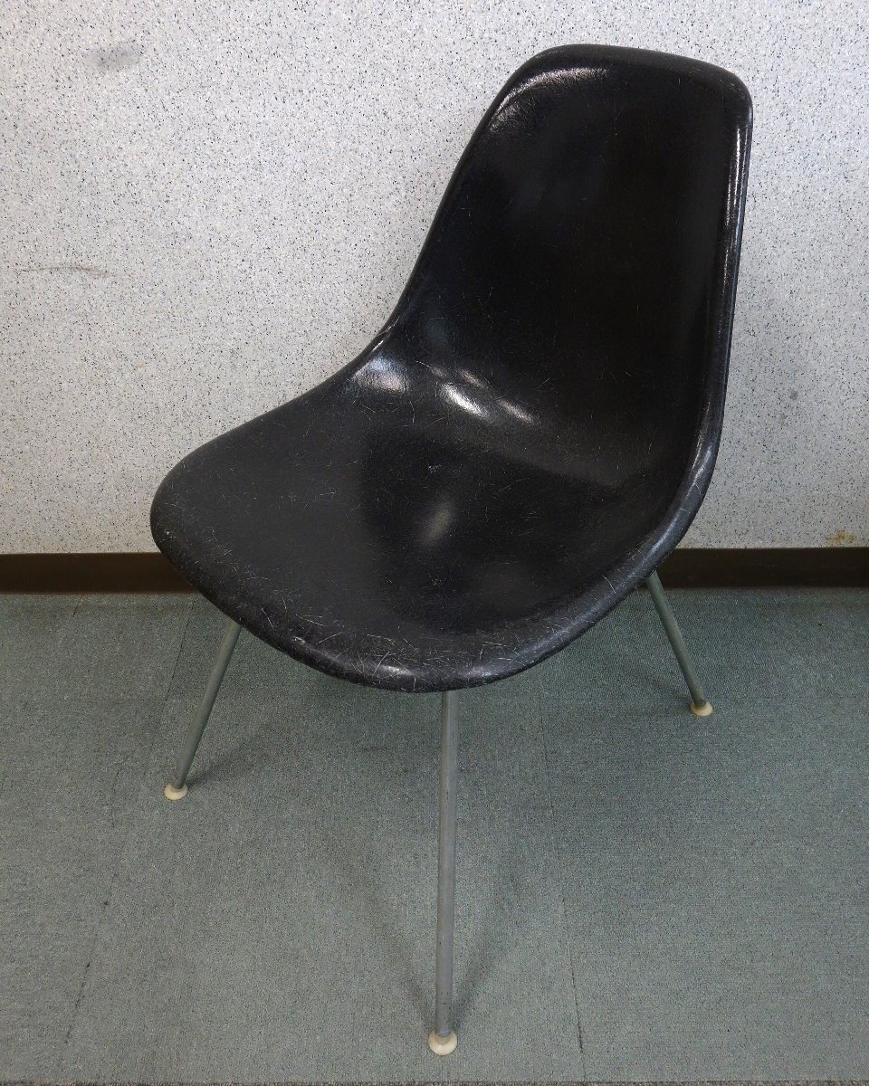 【やや傷や汚れあり】Herman Miller ハーマンミラー社製 Eames イームズ 正規品 サイドシェルチェア FRP 黒 ブラック 希少 レア ヴィンテージの落札情報詳細 ...