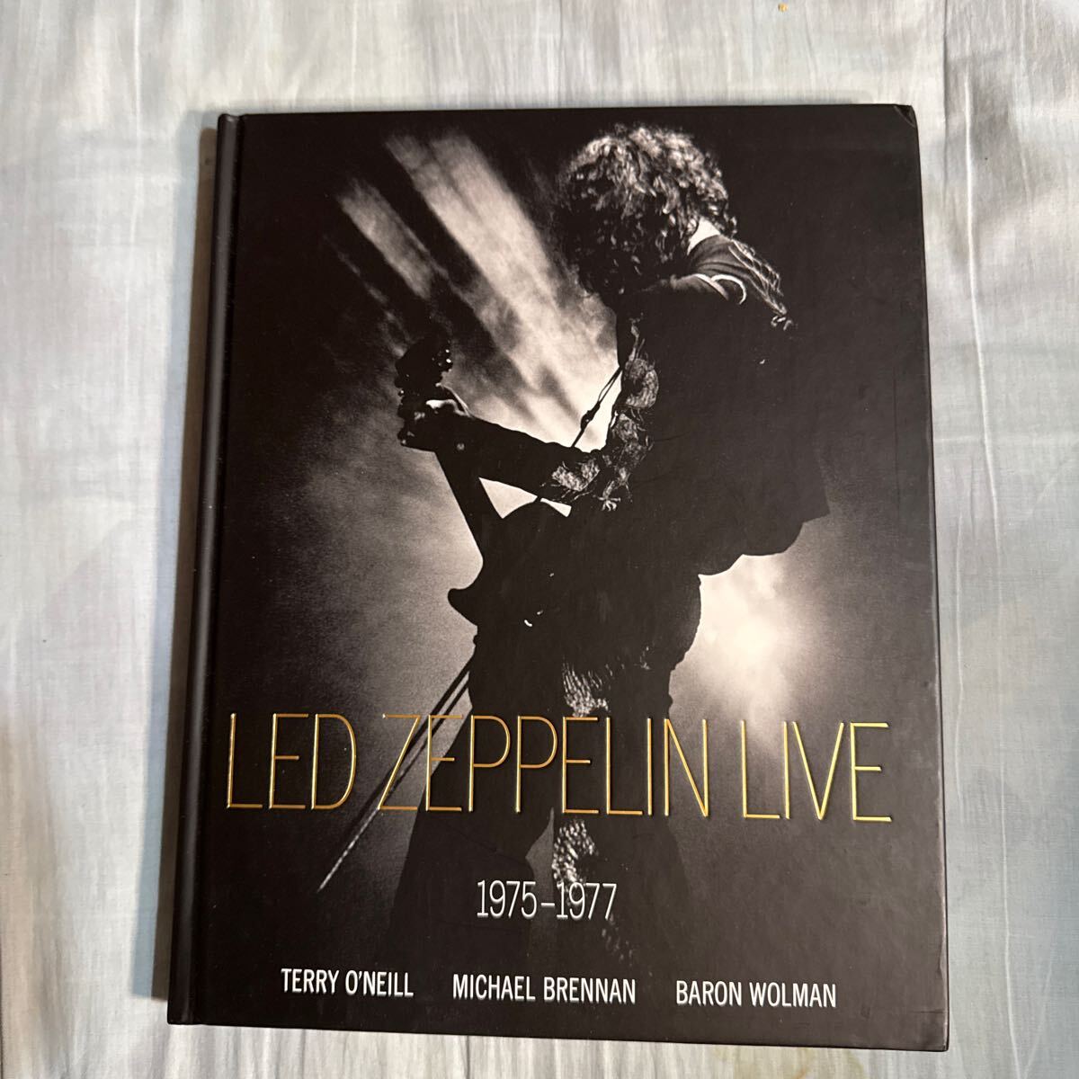 【未使用に近い】LED zeppelin LIVE 1975〜1977 写真集 レッドツェッペリンの落札情報詳細 - Yahoo!オークション ...