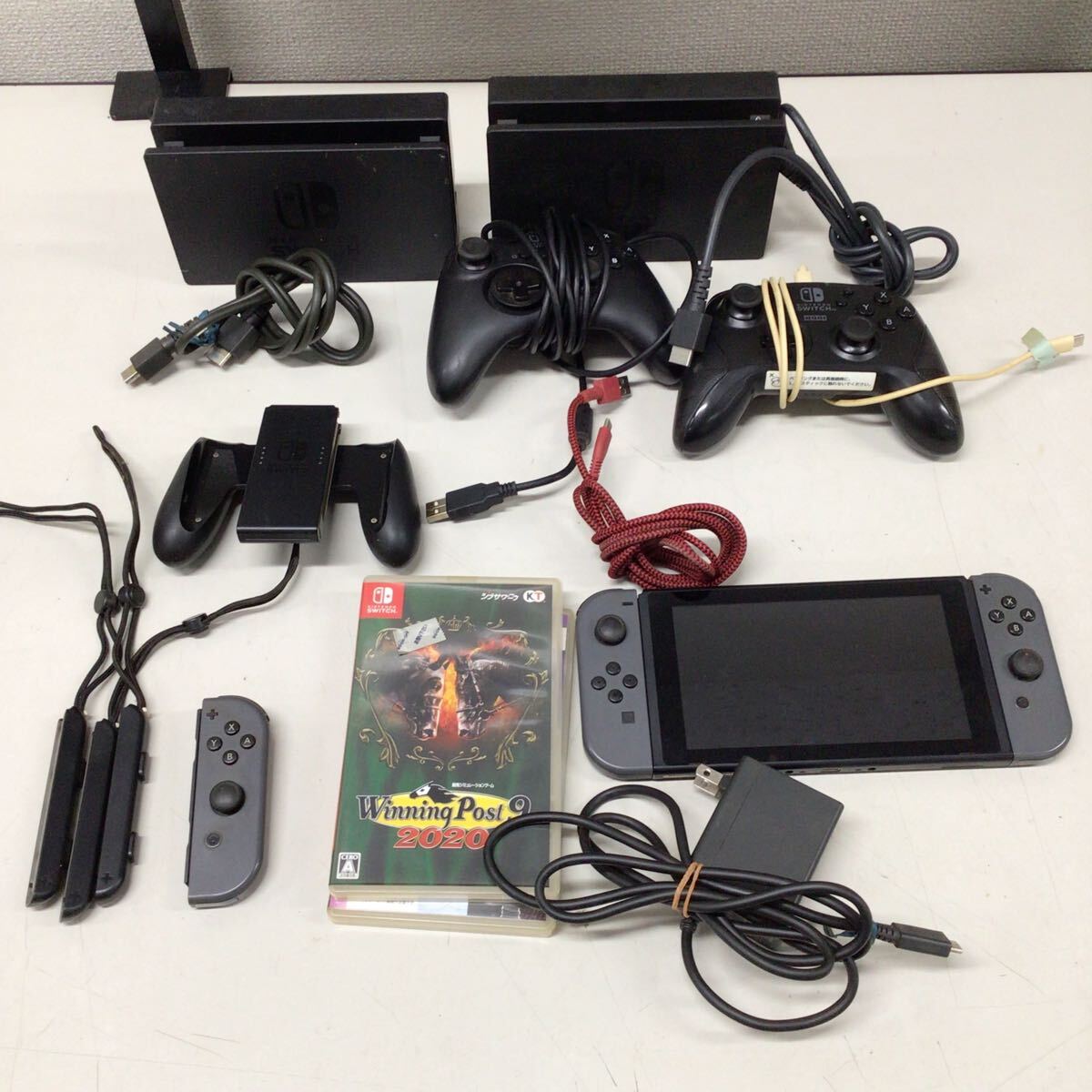 【やや傷や汚れあり】Nintendo Switch HAC-001 ドッグ HAC-007 グリップ HAC-011ストラップ HAC-014 ジョイコン右 コントローラー アダプター ソフト ...