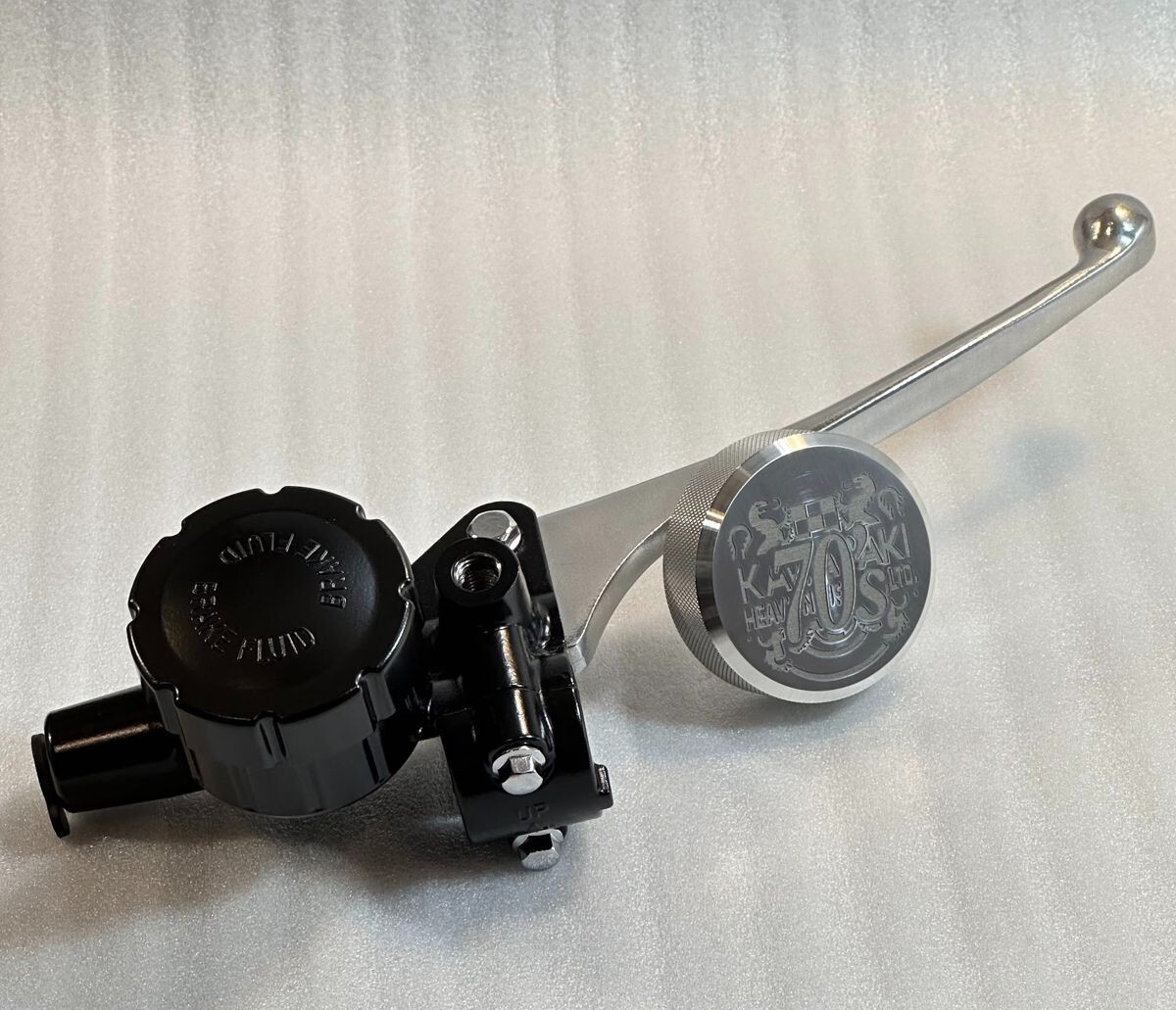 【未使用】アルミ削り出し マスターシリンダー キャップ Z1 Z2 KZ H1 H2 マッハ SS KH 500 750 400 350 250 900 Kawaasaki ダブルディスク ...