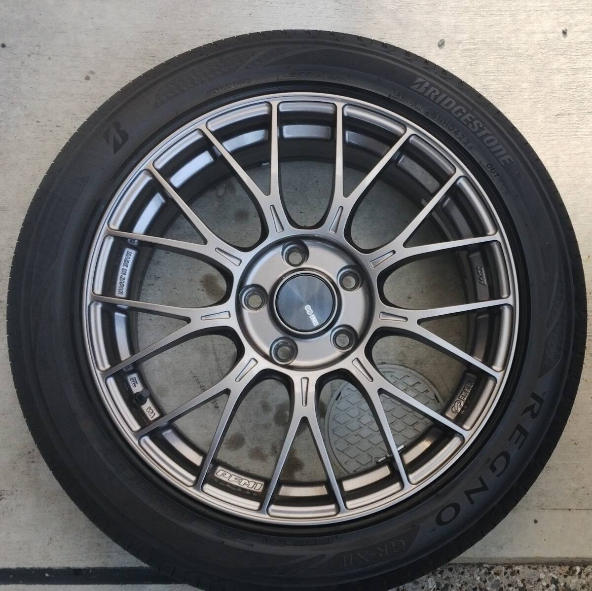 【やや傷や汚れあり】4本セット 走行距離約2千キロ 17インチ 7.0J 5穴/114.3 ENKEI エンケイ PerformanceLine PFM1 & 215/50R17 ブリヂストン ...