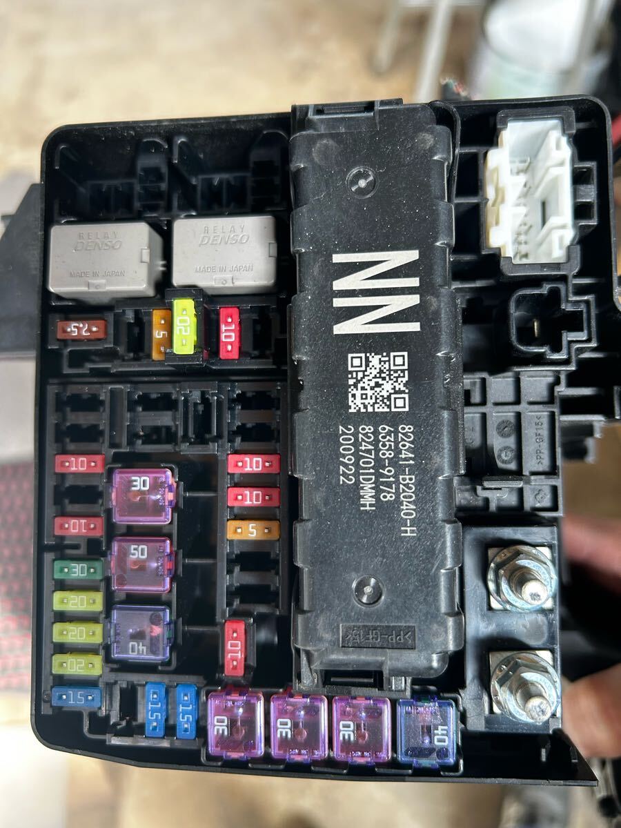 【傷や汚れあり】ダイハツ純正 タントカスタム LA650S ヒューズボックス 82641-B2040 エンジンルーム内の落札情報詳細 ...