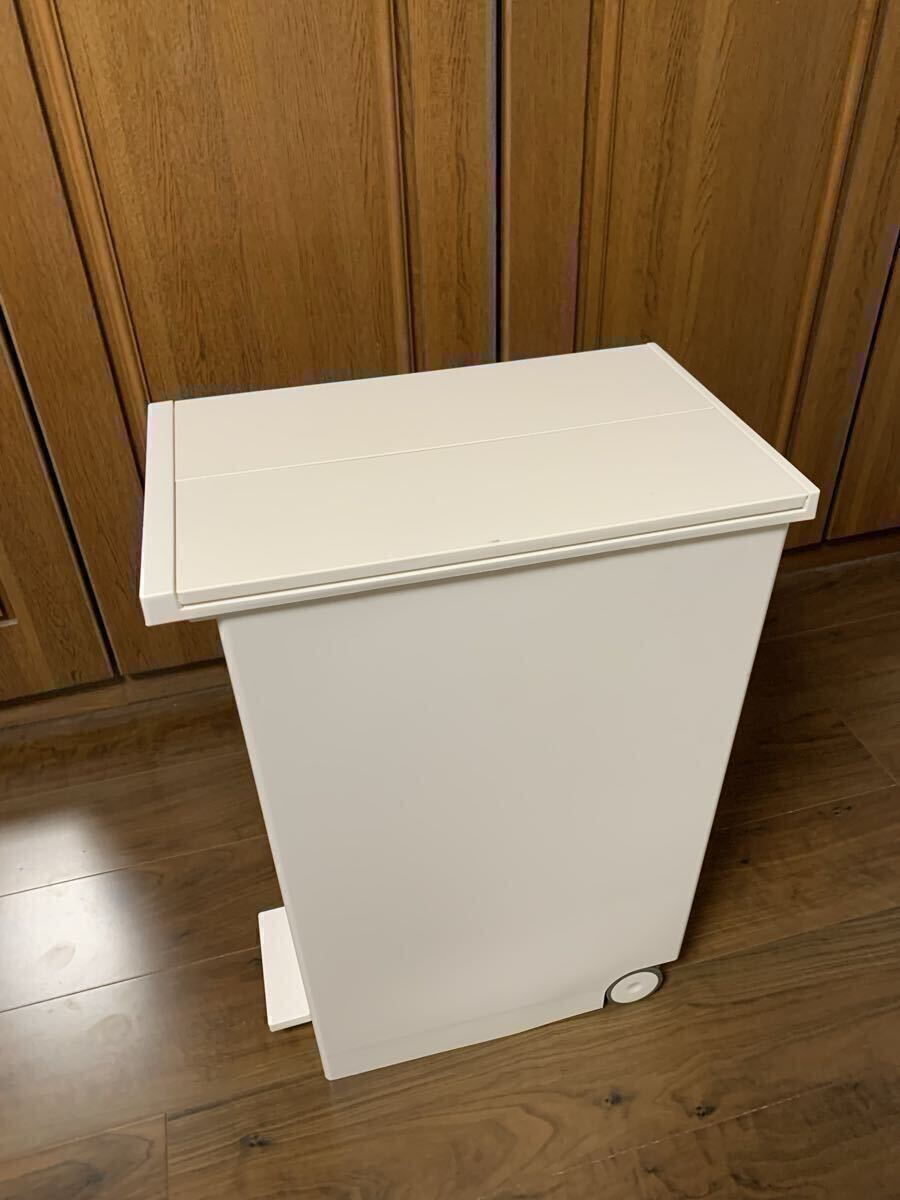 【目立った傷や汚れなし】①禁煙美品 ケユカ KEYUCA 両開きダストボックス LL（42L）ホワイト ゴミ箱 後輪キャスター 分別 ふた付 45Lゴミ袋 ペダル式 ホワイトの落札情報詳細 ...