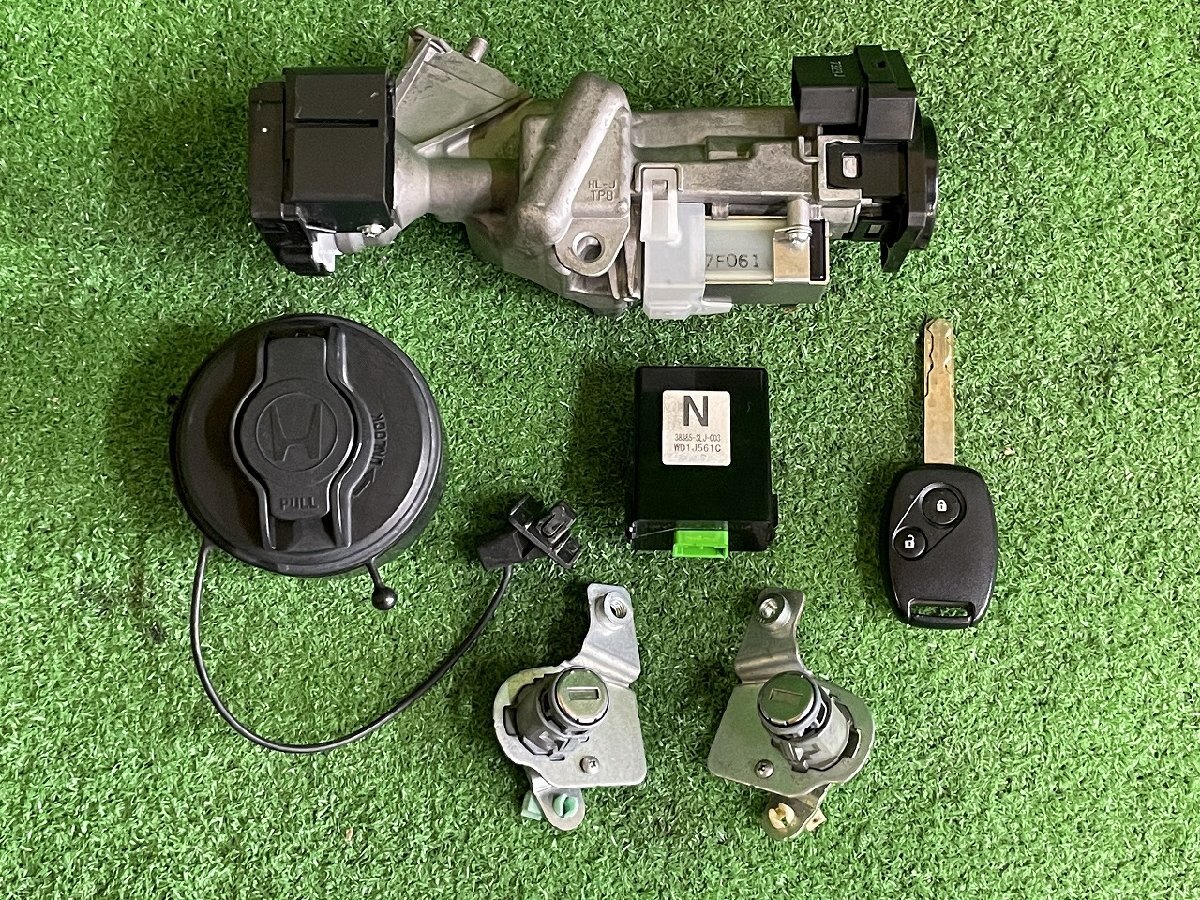 【やや傷や汚れあり】50601★H29年★★EBD-HA9 HA8 後期 アクティトラック SDX★純正キーシリンダー一式★キーレスレシーバー ...