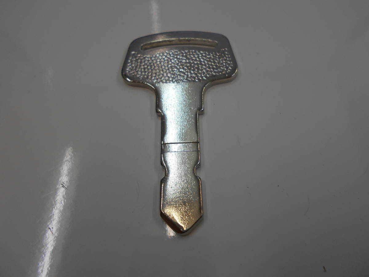 【新品】63700 純正キー イセキ キー ヰセキ トラクター キー イセキ トラクター 井関 農機 キー 鍵番なし 共通キー ISEKI ...