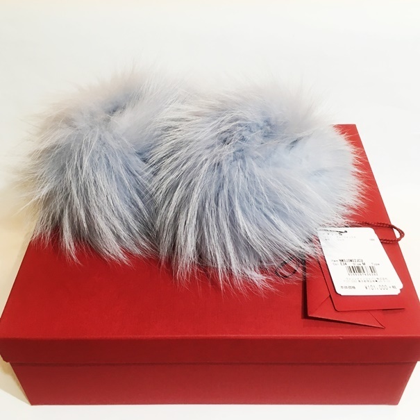 【未使用に近い】VALENTINO ヴァレンティノ フォックスファー カフス ブルー 定価￥109080-の落札情報詳細 - ヤフオク落札価格 ...