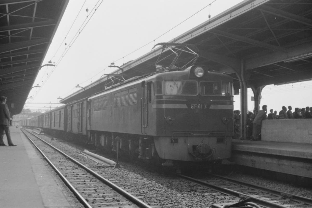 貴重な資料 古い鉄道写真H-27 国鉄 クハ16519 スハフ32形 マハ29形 EF15形 EF60形 EF61形 ED17形 堺市駅ホームなど 昭和34～40年の落札情報詳細 - ヤフオク ...