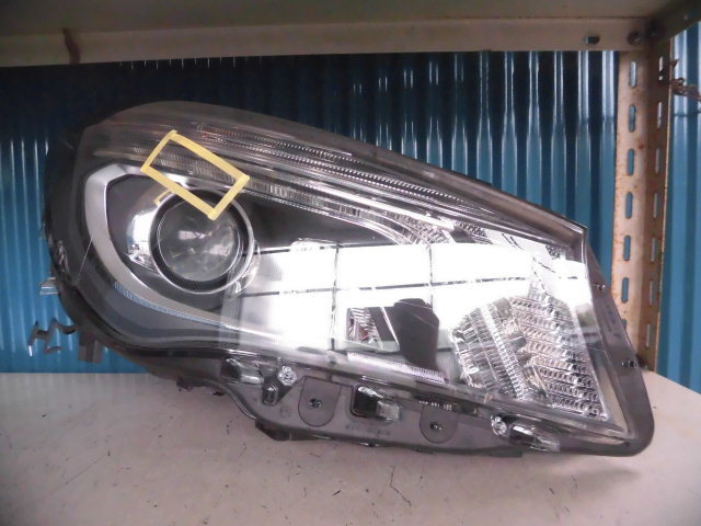 AK247 ベンツ W117 CLA 右 ヘッドライト A1179064800の落札情報詳細 - ヤフオク落札価格検索 オークフリー