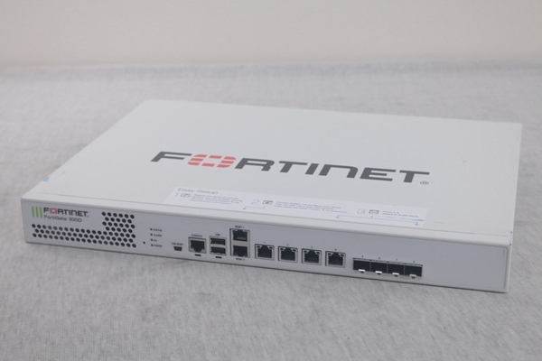 【傷や汚れあり】【FORTINET】（FORTIGATE 300D FG-300D）ファイアウォール UTM 2016年製 未チェック現状品 ...