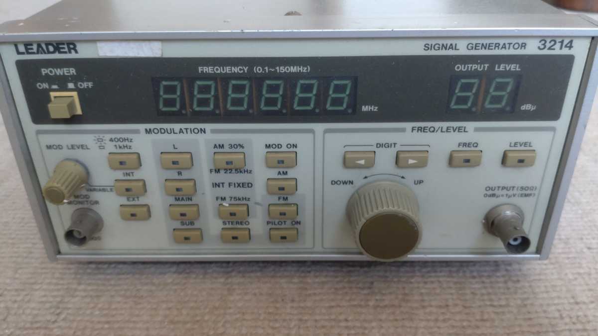 【全体的に状態が悪い】LEADER/リーダー FM/AM SIGNAL GENERATOR 3214 (0.1～150MHz） 信号発生器の ...