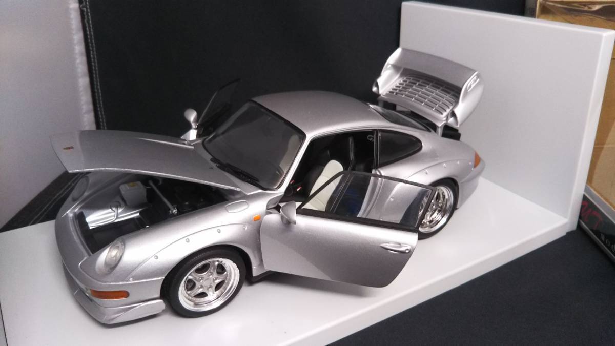【やや傷や汚れあり】UT models 1/18 PORSCHE 911 GT2 UTモデル ポルシェ ストリート シルバー ミニカー ...