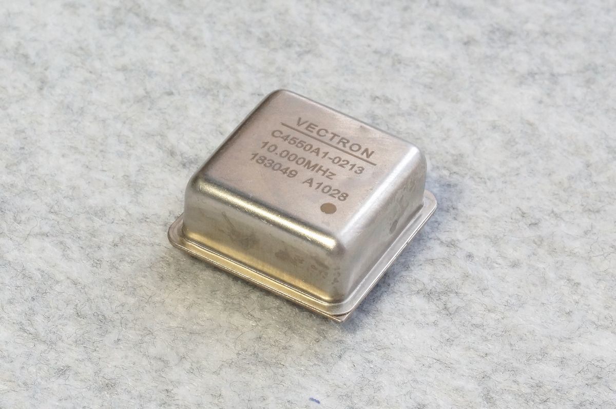 【傷や汚れあり】VECTRON C4550A1-0213 10MHz OCVCXO (恒温槽付電圧制御水晶発振器) 取り外し品・動作確認済み ...