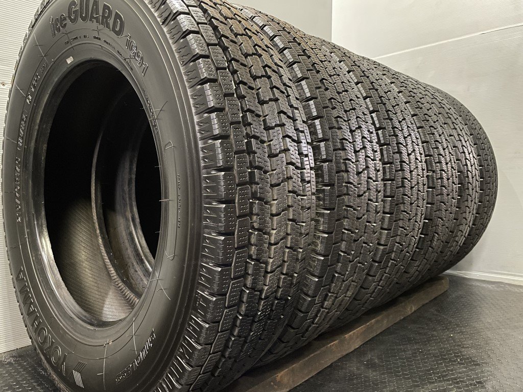 【傷や汚れあり】YOKOHAMA ice GUARD iG91 215/70R17.5 118/116L LT 12PR 17.5インチ ...