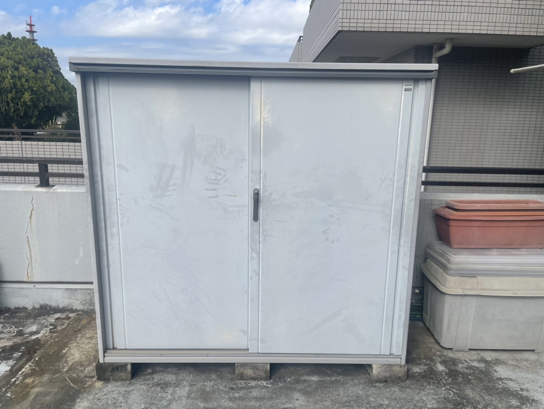 【やや傷や汚れあり】TAKUBO タクボ物置 高さ2,100×幅1,820×奥行2,280mm 鍵付き 解体済み エリア限定 埼玉県川口市発 ...