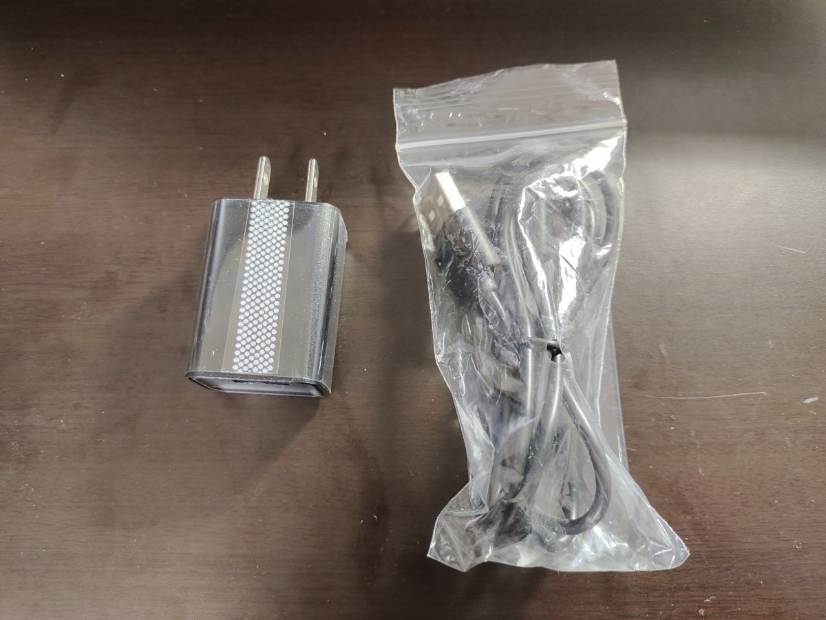 【傷や汚れあり】【中古】動作品★2個セット★microusb充電対応 マイクロusb充電対応★docomoドコモ純正品 Acアダプター充電器 05【商2】の落札情報詳細 ヤフオク落札 