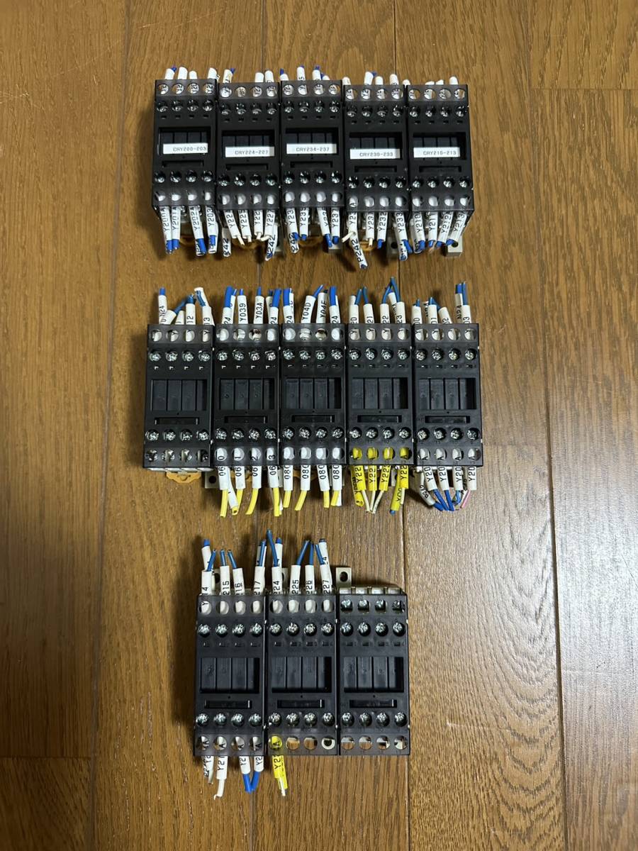 【やや傷や汚れあり】美品 動作未確認 Omron オムロン リレー ターミナルリレー G6d F4b G6d Dc24v 24vdc ソケット