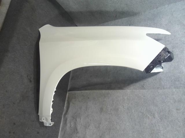 【やや傷や汚れあり】ランドクルーザープラド 3BA-TRJ150W フロントフェンダー 右 TX 4WD 7人 070 53801-60E10 ...