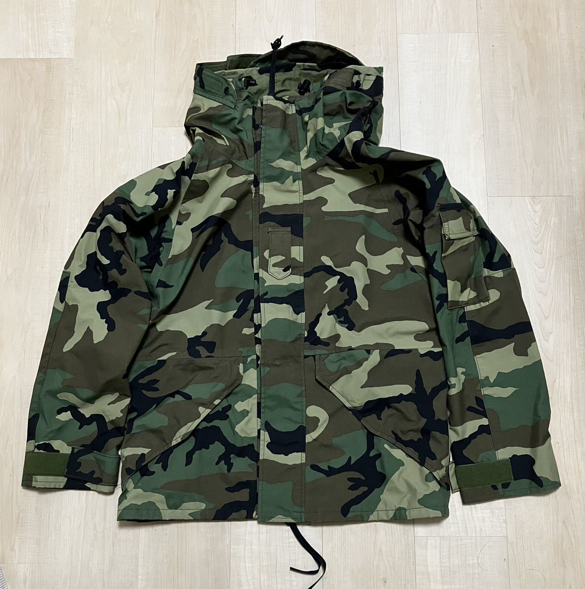 【目立った傷や汚れなし】米軍実物 極美品 後期型GEN1 1996年 ECWCS ゴアテックスパーカー ウッドランドカモ SMALL ...