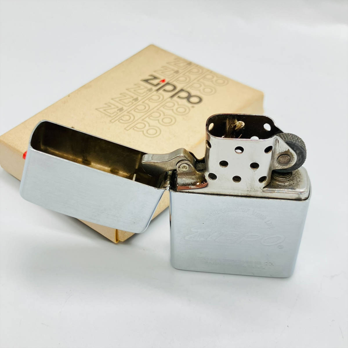 【傷や汚れあり】ZIPPO ジッポ BRADFORD PA 1981年 製造 箱付き FOR THE LIGHT OF YOUR LIFE ヴィンテージ ブランド 紳士 タバコ 喫煙具 格安 ...