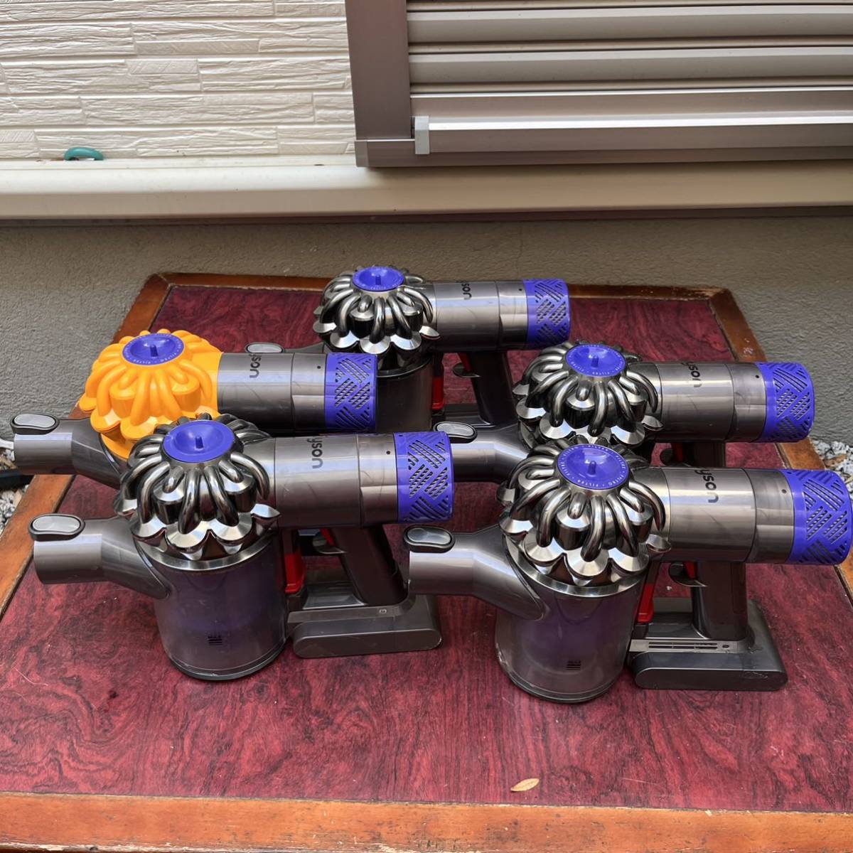 【全体的に状態が悪い】ダイソン dyson コードレスクリーナー Dyson SV07 SV09 61034 5点セット 本体 ジャンク品 ...