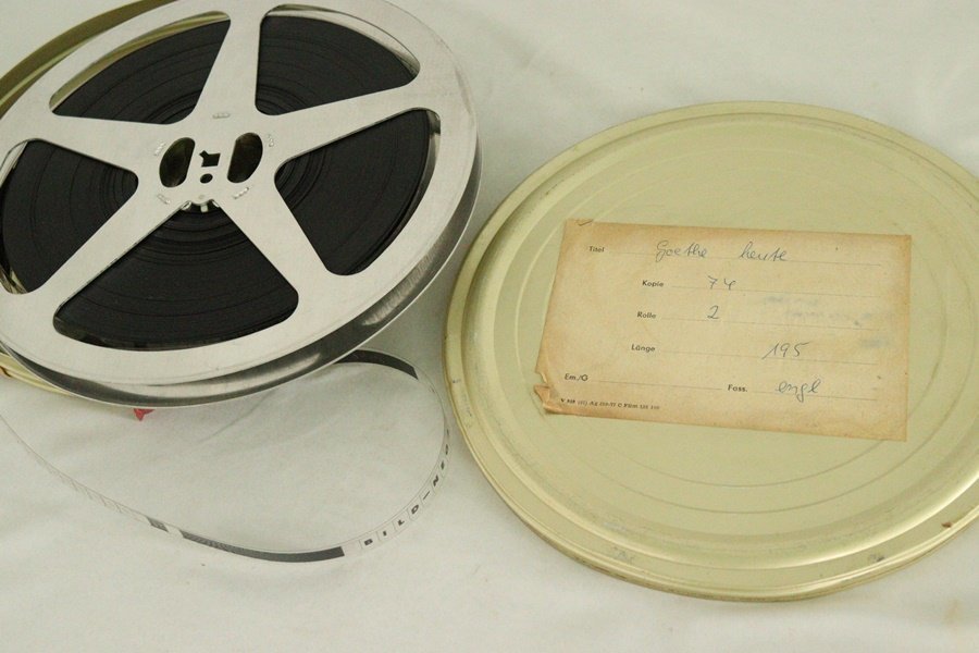 【傷や汚れあり】TB526古い映画フィルム 16ミリ スチール缶付 当時物/16mm/無声映画/昭和レトロ/時代/ブロカント/オブジェ/丸缶/容器/古道具タグボートの落札情報詳細 - ヤフオク ...