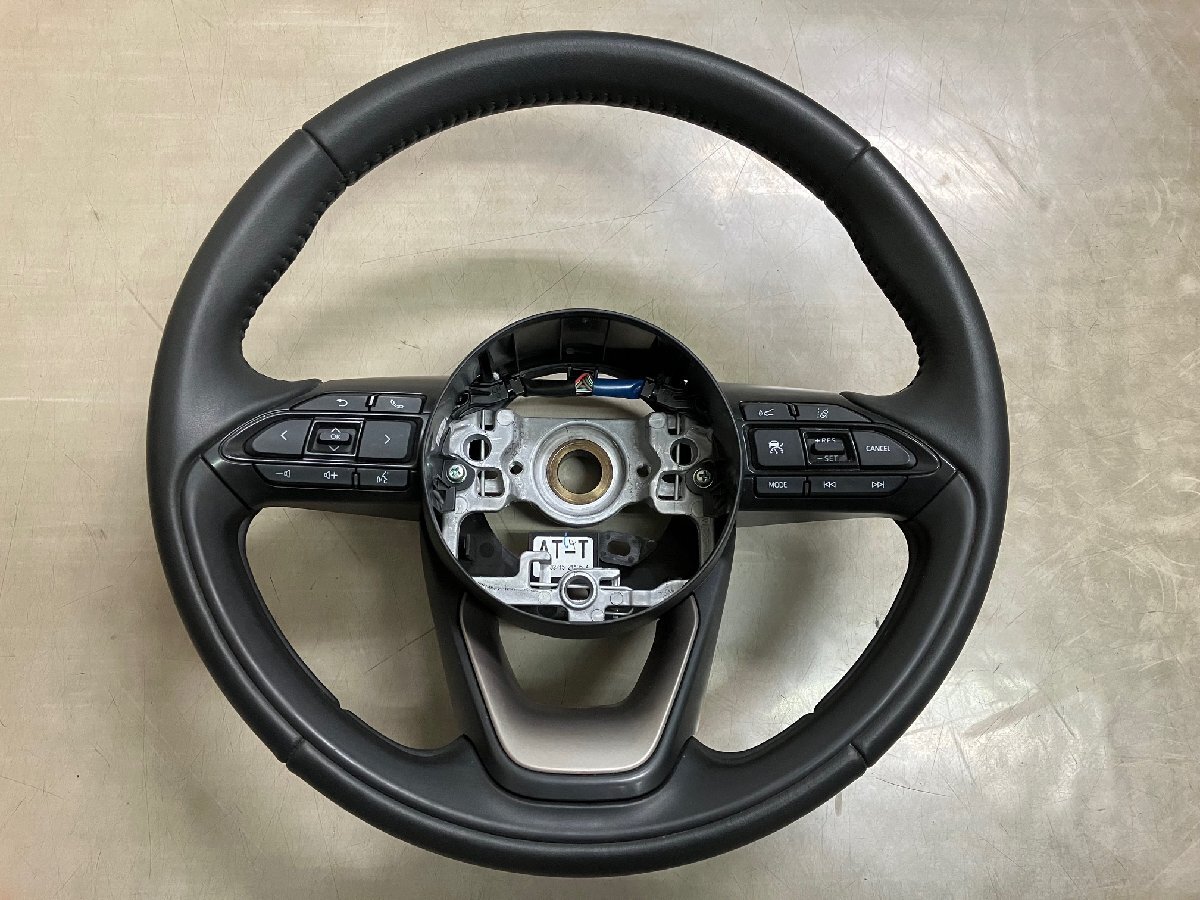 【全体的に状態が悪い】トヨタ ヤリス MXPA10 ～ ステアリング / 45100-K0030-C1 45100K0030C1 / yaris ハンドル ステアリングホイール MXPH15の ...