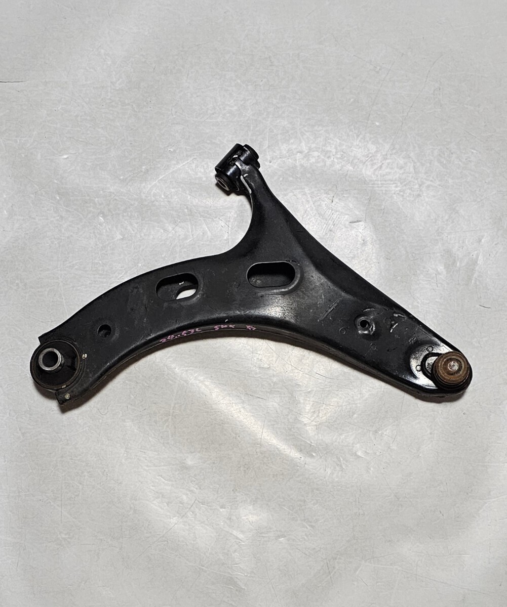【やや傷や汚れあり】スバル フォレスター・SK5/SK9/SKE 純正 フロントロアアーム 右 ボールジョイント付 2023年車 無事故車 良品 低走 品番:20202FL041の落札情報詳細 ...