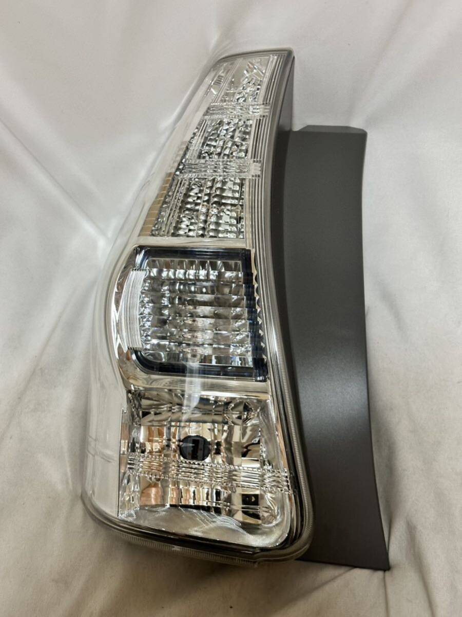 【目立った傷や汚れなし】ZVW40 ZVW41 プリウスα プリウスアルファ 前期 純正 テールランプ 助手席側 STANLEY 47-46 左テール 点灯確認済み の落札情報詳細 ...