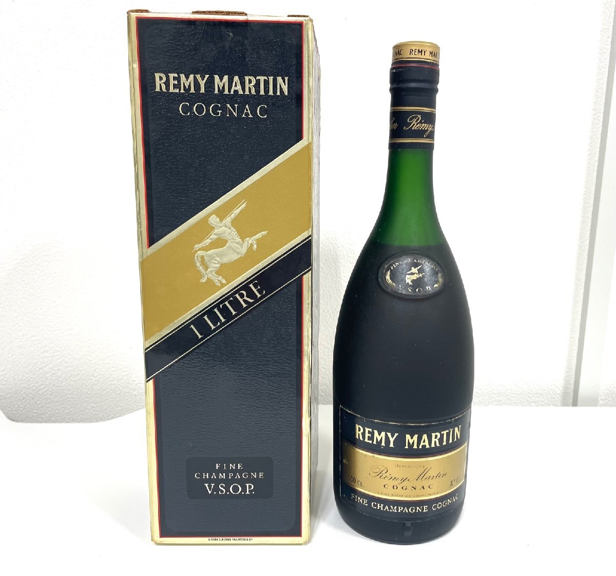 【全体的に状態が悪い】【L62354】お酒 古酒 REMY MARTIN レミーマルタン V.S.O.P 旧旧ボトル 箱付 1000ml 40% 未開栓 汚れ有 経年保管品の落札情報詳細 ...